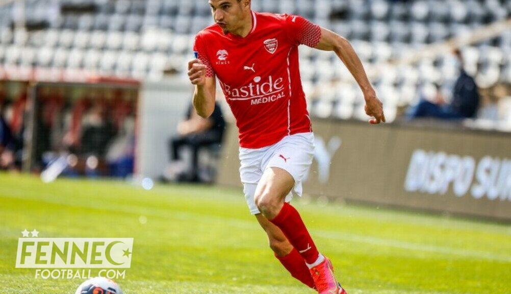 Ferhat met à terre un défenseur et atomise le gardien (Vidéo)